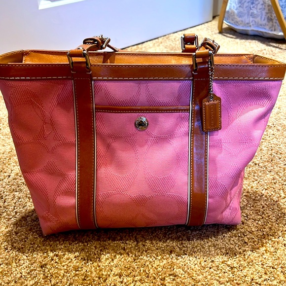 Coach | Bags | Beautiful And Classic Vintage Coach Pink Leather Purse ...
